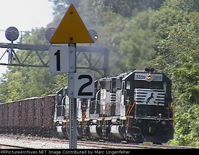 4 SD40-2s Pushing